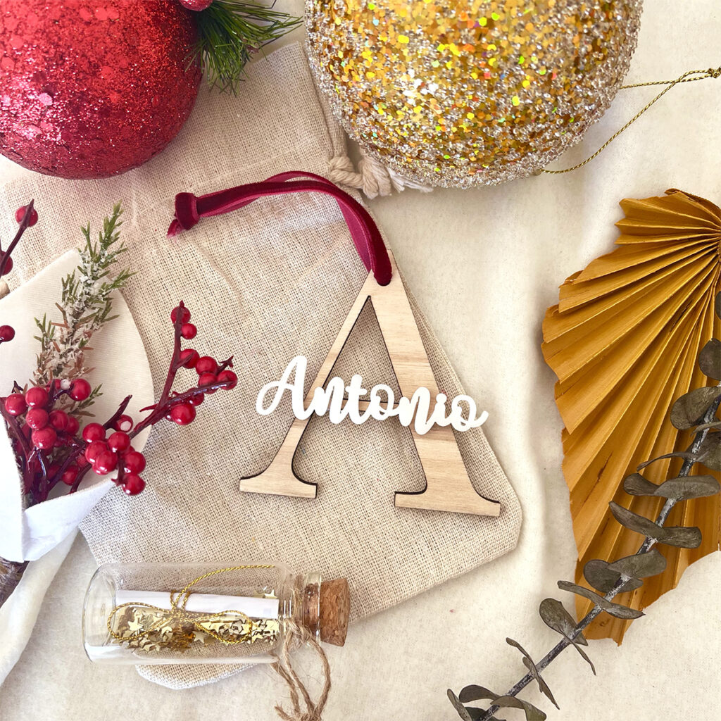 Bola de navidad inicial y nombre - Loume